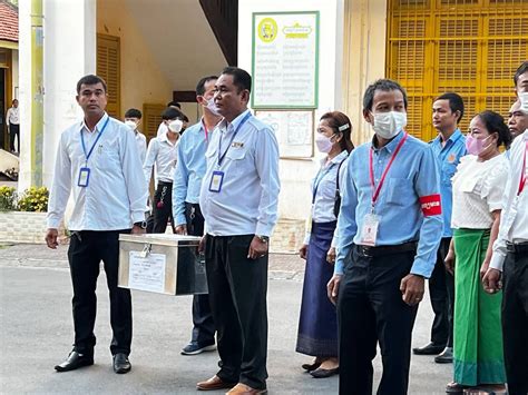 ដំណើរការប្រឡងសញ្ញាបត្រមធ្យមសិក្សាទុតិយភូមិ បានចាប់ផ្តើមហើយក្នុងសភាពស្ងៀមស្ងាត់ សារព័ត៌មាន នគរវត្ត