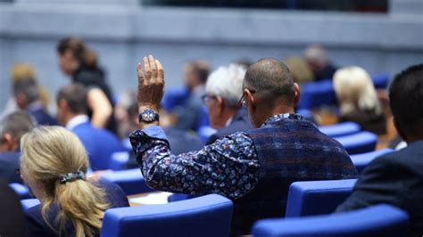 Парламентът реши Временна комисия за полицейското насилие на протеста От деня БНР Новини