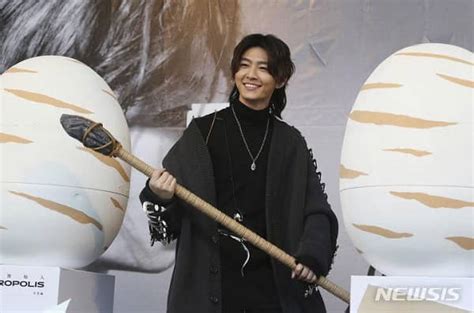 동성 미성년자 성관계 영상 유출로 경찰조사 받은 대만 아이돌 멤버