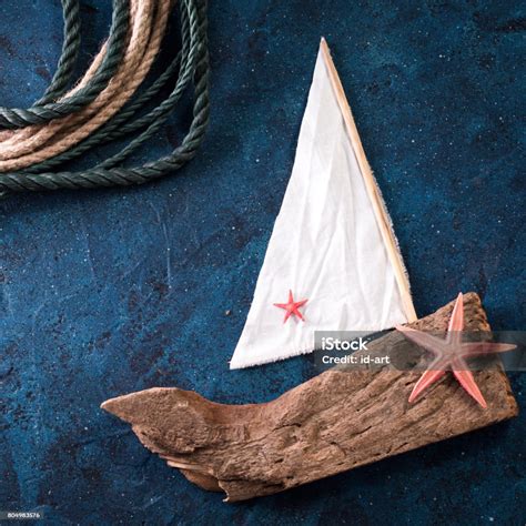 스타 물고기 해양 로프와 어두운 파란색 배경에 배 여름 시간 바다 휴가 배경 검은 테두리에 대한 스톡 사진 및 기타 이미지 검은 테두리 고풍스런 공란 Istock