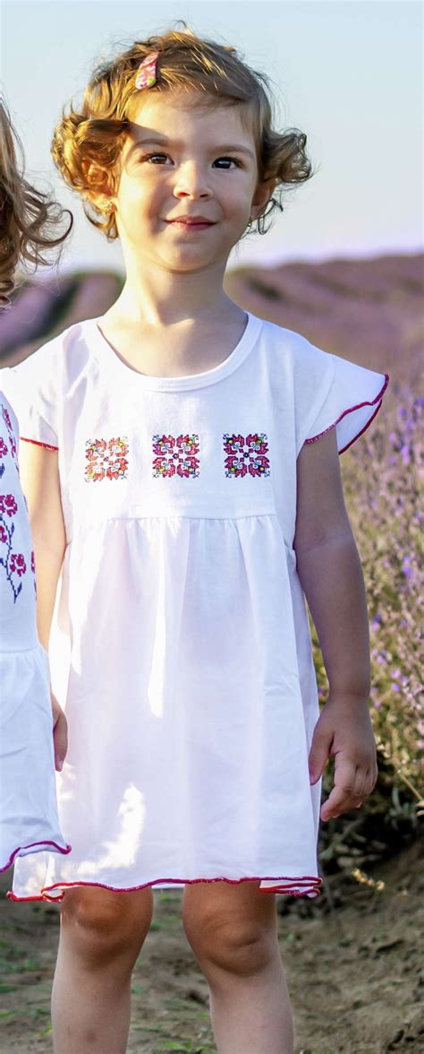 Рокля с бродерия Таня Веникс производител на дрехи и тениски с шевици ризи с български