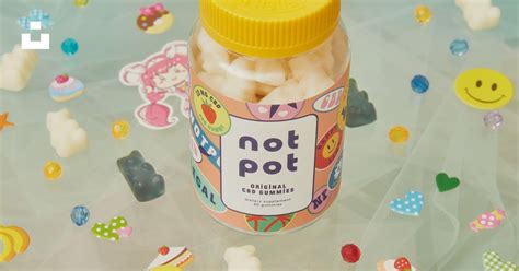 흰색과 파란색 라벨이 붙은 플라스틱 병 사진 Unsplash의 무료 일본어 이미지