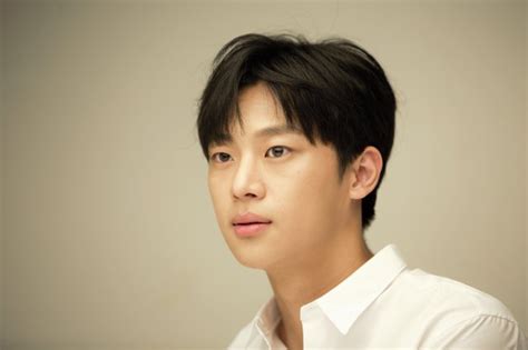Rookie Lee Shin Young Gains Attention K Luv