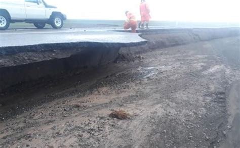 Даланзадгадаас Баяндалай хүрэх чиглэлийн хатуу хучилттай замд эвдрэл гарчээ