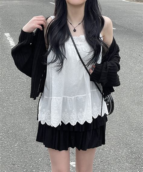 어반밤 소베 레이스 스퀘어넥 끈 조절 슬리브리스