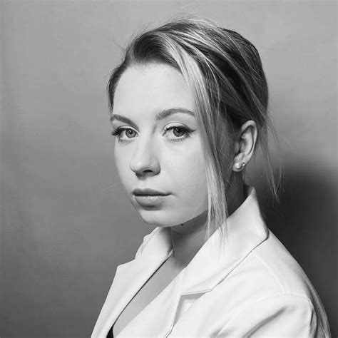 СИМПАТИЧНОЕ ЯВЛЕНИЕ ЭТОЙ ЖИЗНИ Aleksandra Pentsak • Threads Say More