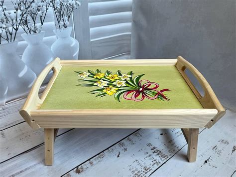 Піднос деревяний столик для сніданку столик деревяний піднос для подачі блюд продаж ціна