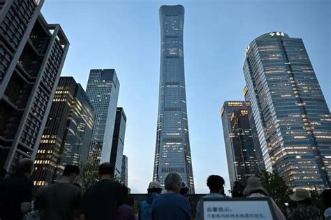 北京中国尊108层大楼被小型飞机撞击，媒体集体沉默引关注 无忧资讯