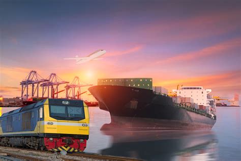 물류 및 운송 컨테이너 화물선과 화물 기 황혼의 하늘 물류에 조선소에 크레인 다리 일 수출 배경 가져오기 및 수송 산업 0명에 대한 스톡 사진 및 기타 이미지 Istock