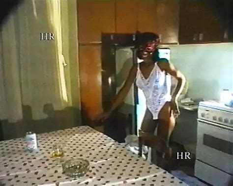 Итальянка из 90 х на Vhs с похотливой дамой 1 Xhamster