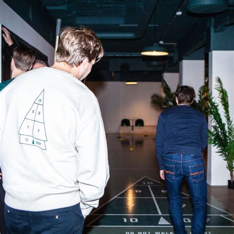 Deck Shuffle Bermuda