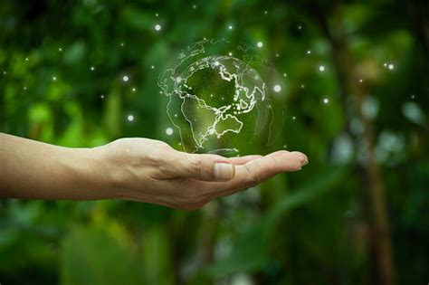 글로벌 네트워크 연결을 보유한 사업가 빅 데이터 분석 및 비즈니스 인텔리전스 개념 세계 지도의 포인트와 글로벌 비즈니스의 선 구성 개념 디지털 링크 기술 손에 대한 스톡