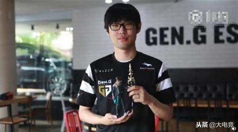 Lol：s7冠軍打野安掌門宣布退役，網友調侃：rng又有教練了 每日頭條