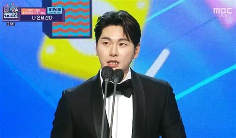 “미주 씨랑 무슨 사이니”이이경 인기상 받고 이미주와 썸 관계 싹 밝혔다 인사이트