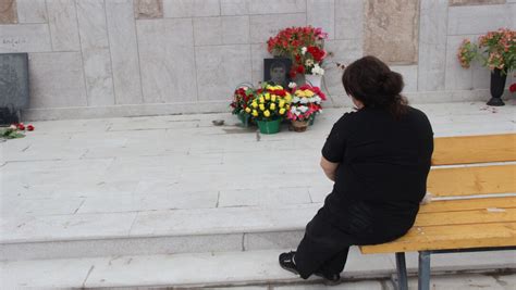 “ვერ ვუძლებ საფლავთან სიშორეს” ყარაბაღელი ოჯახები ომში დაღუპულთა სომხეთში გადმოსვენებას