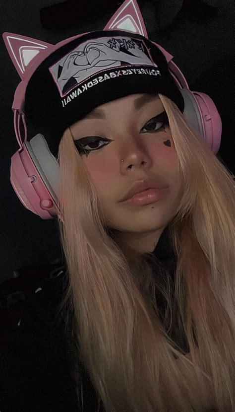 ꨄℭ𝔥𝔦𝔠𝔞ꨄ ttv chica Threads Say more