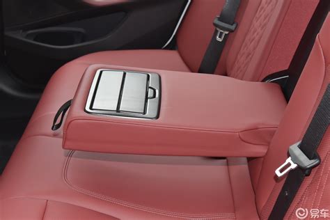 【宝马3系320i M运动套装后排中央扶手图片 汽车图片大全】 易车
