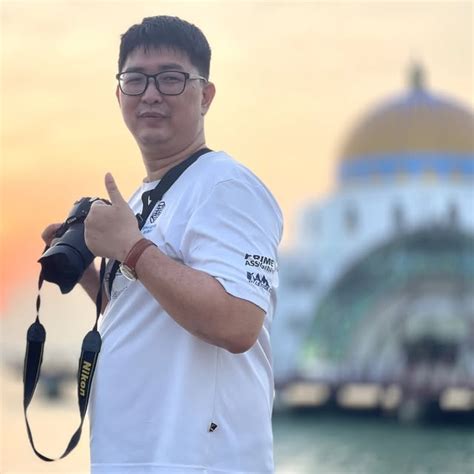 王緒榮 See Yong Wang • Threads Say More