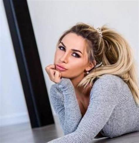 Rosanna Arkle Biography New Zealand Bikini Model And Reality Tv Star