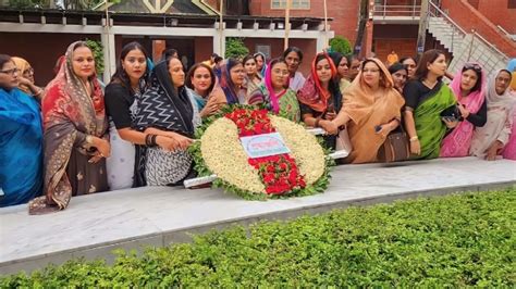 বঙ্গবন্ধুর সমাধিতে টাঙ্গাইল জেলা মহিলা আলীগের শ্রদ্ধা নিবেদন