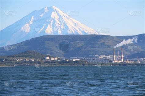 科里亚克火山 伦敦城 彼得罗巴甫洛夫斯克 塔 在上面 堪察加边疆区 城市生活 旅途 景观设计 雪山