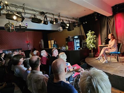 Nackt Ehrlich Ungewöhnlich Antje Mönning Liest Entblößt Und Entblößt Zugleich Gsi News