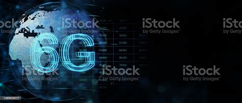 빈 공간 글로벌 인터넷 연결 및 차세대 네트워크 개념이 있는 어두운 배경에 컴퓨터 소프트웨어 프로그래밍이 있는 디지털 세계 지도 배경에 6g 기호 3d 렌더링 모형 6세대