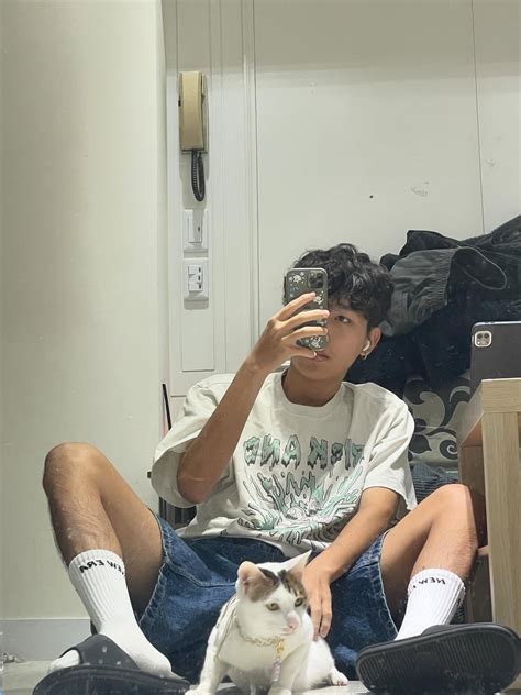 期末週第二天 ️ 剛才考成管會五題只會兩題 我明年真的要再上一次啦😵‍💫 下午的統計就隨便了😮‍💨