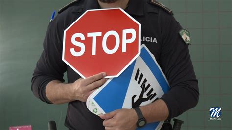la policía imparte clases de educación vial a los alumnos de infantil de sabinillas radio