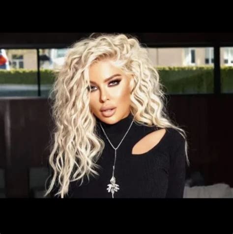 Най сетне слънце и на нейната улица Андреа показа новия мъж до себе си СНИМКА За Жената