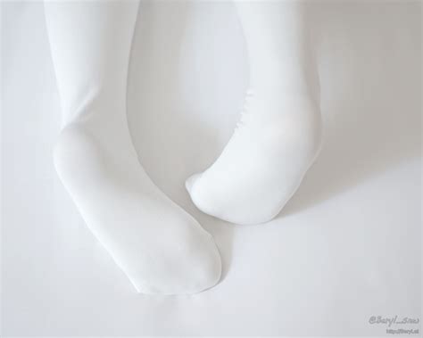 무료 이미지 손 빛 소녀 화이트 피트 다리 병 장식 초상화 발 세라믹 깨끗한 니콘 방 팔 인간의 몸 50mm 침대 작은 얼굴이없는