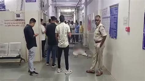 চিকিৎসক নার্সের সামনেই তরুণীকে গলা কেটে হত্যা যায়যায়দিন