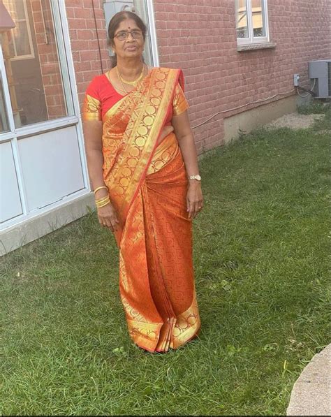 Mom Saree Pleats Beautiful Women Naturally Beautiful Girl Indian Saree