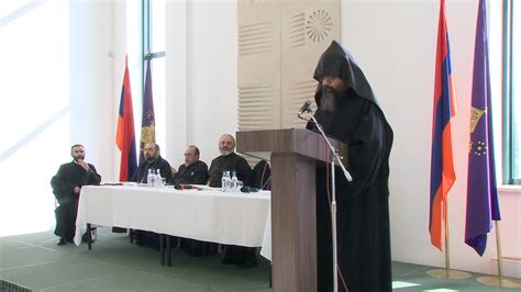 Մայր Աթոռի մատենադարանում բացառիկ թեմայով թեզ է պաշտպանվել Youtube