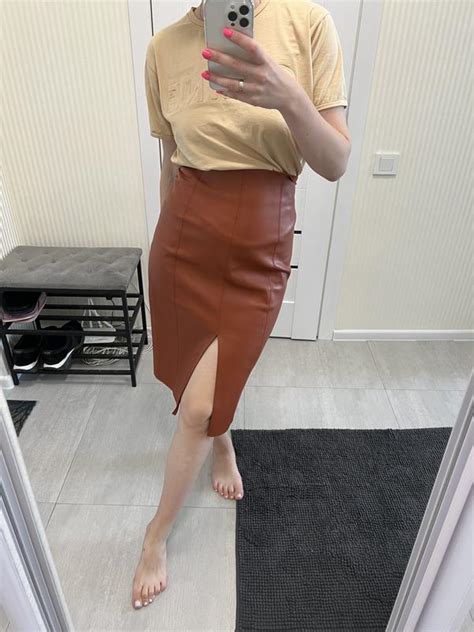 Шкіряна юбка міді з розрізом — ціна 250 грн у каталозі Міді спідниці Купити жіночі речі за