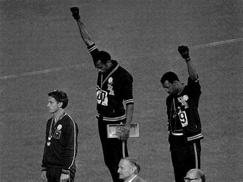 검은 장갑 기억된 사진들