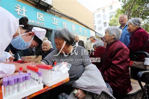 安徽淮北：65周岁以上老人享受免费体检 人民图片网