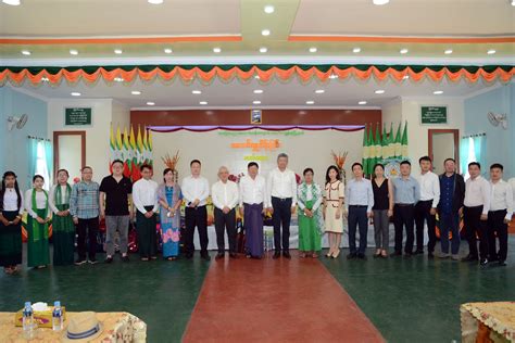 တရုတ်နိုင်ငံသံရုံးမှ ကျွန်းစုမြို့နယ် ပထက်ကျေးရွာ အထကကျောင်းသို့ ကွန်ပျူတာများ၊ သုတရသစာအုပ်များ