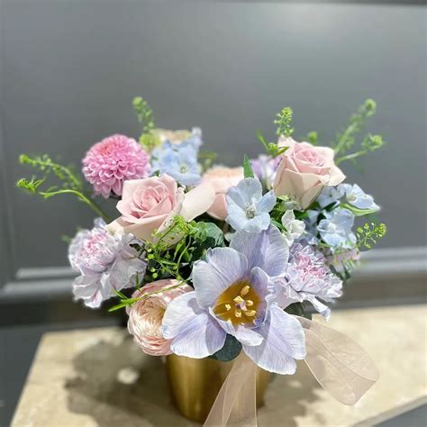 아이린플라워롯데백화점잠실점 센터피스 를 좀 더 고급지게 선물 하시고 싶을 때 🔸️골드화기 에