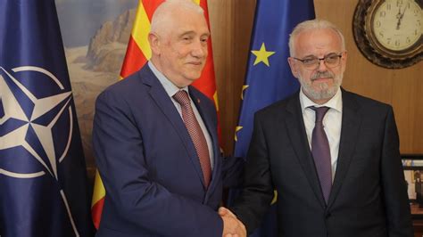 Проштална средба на премиерот Џафери со амбасадорот на Република Албанија Река Youtube