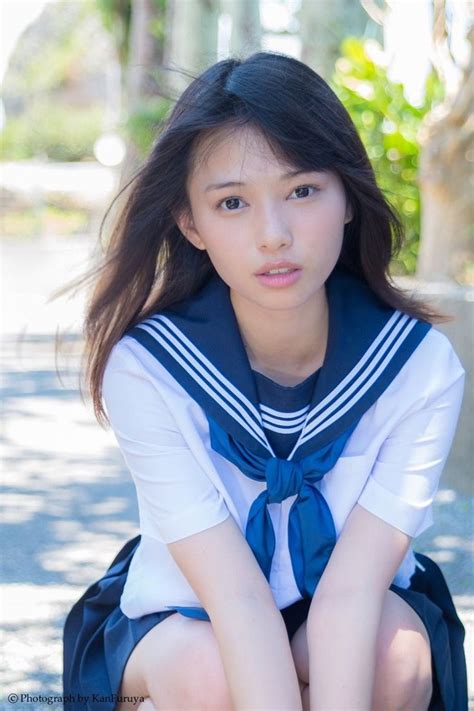 ボード制服少女のピン