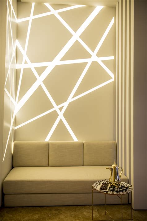 Indirekte Beleuchtung Setzt Lichtakzente Im Raum Feature Wall With
