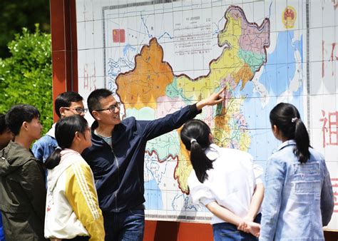 “最美乡村教师”被提拔为副局长，依然回深山坚守三尺讲台大武汉