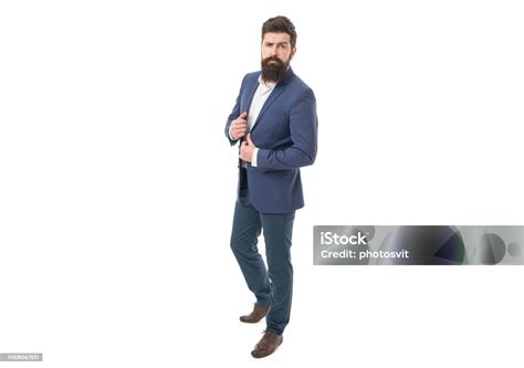 공식 회의에 참석합니다 정장을 입은 사업가 공식적인 표정을 가진 수염 난 남자 남성 패션과 스타일 트렌드 드레스 코드와 정장
