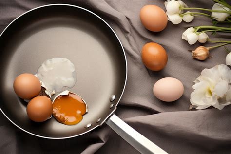 계란과 용품이 담긴 파란색 그릇 팬 계량 스푼 높은 해상도 운이 좋은 배경 일러스트 및 사진 무료 다운로드 Pngtree