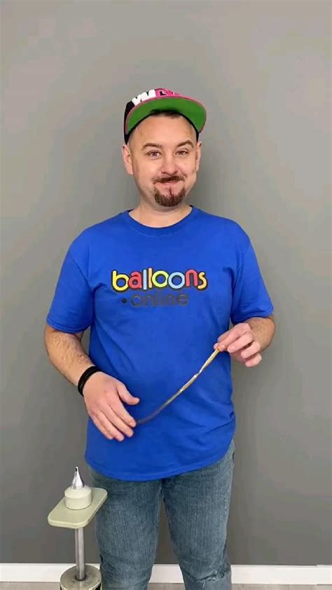 Надувные шарики это простой способ украсить помещение в различные праздники Используйте