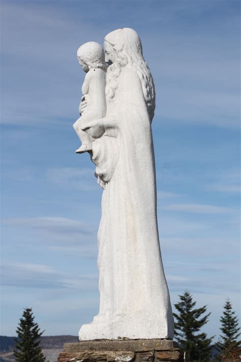무료 이미지 록 산 눈 겨울 기념물 동상 조각 미술 신전 하나로 된 돌 성모 마리아 고대 역사
