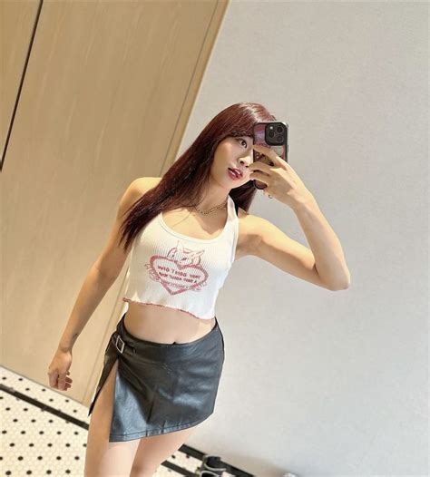 辣穿開衩迷你裙！啦啦隊女神陳伊「一角度疑走光」網激喊：太犯規 娛樂星聞