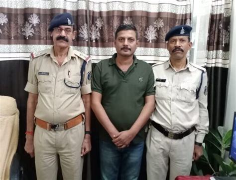 Cg Crime चलती ट्रेन में युवती से छेड़छाड़ मामले में हवलदार गिरफ्तार