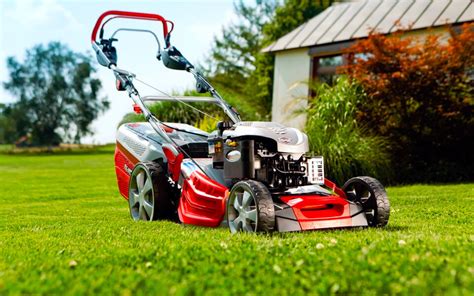 10 лучших бензиновых газонокосилок, рейтинг 2017 года